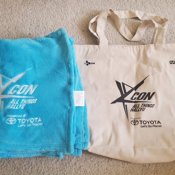 KCON | Bedding | Kcon 26 Official Merchandise 65x47 Blue Blanket Tote ...